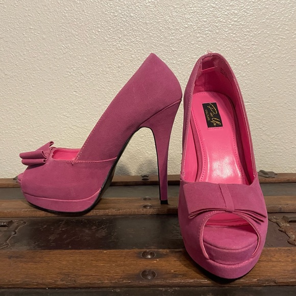 Pinup Couture | Shoes | Pleaser Pinup Couture Peep Toe Platform Dancer ...